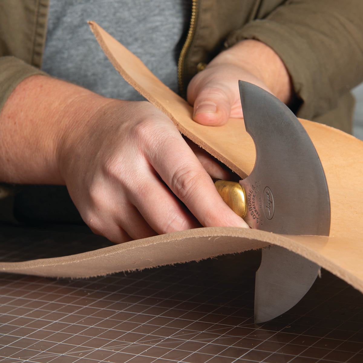 How to Sharpen a Round Knife – Weaver Leather Supply